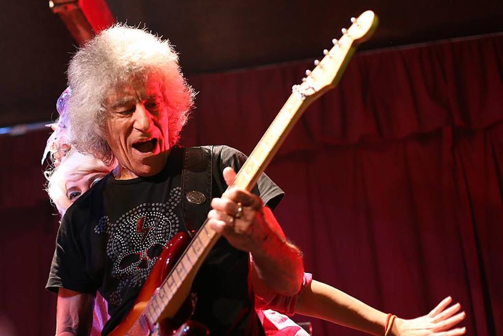 Morreu Filipe Mendes, "Phil Mendrix" para o rock português - Renascença