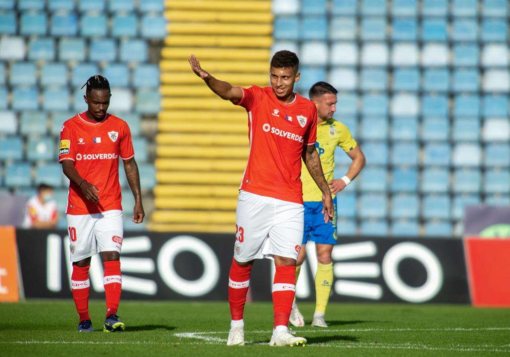 Santa Clara oficializa saída de Cryzan - Renascença