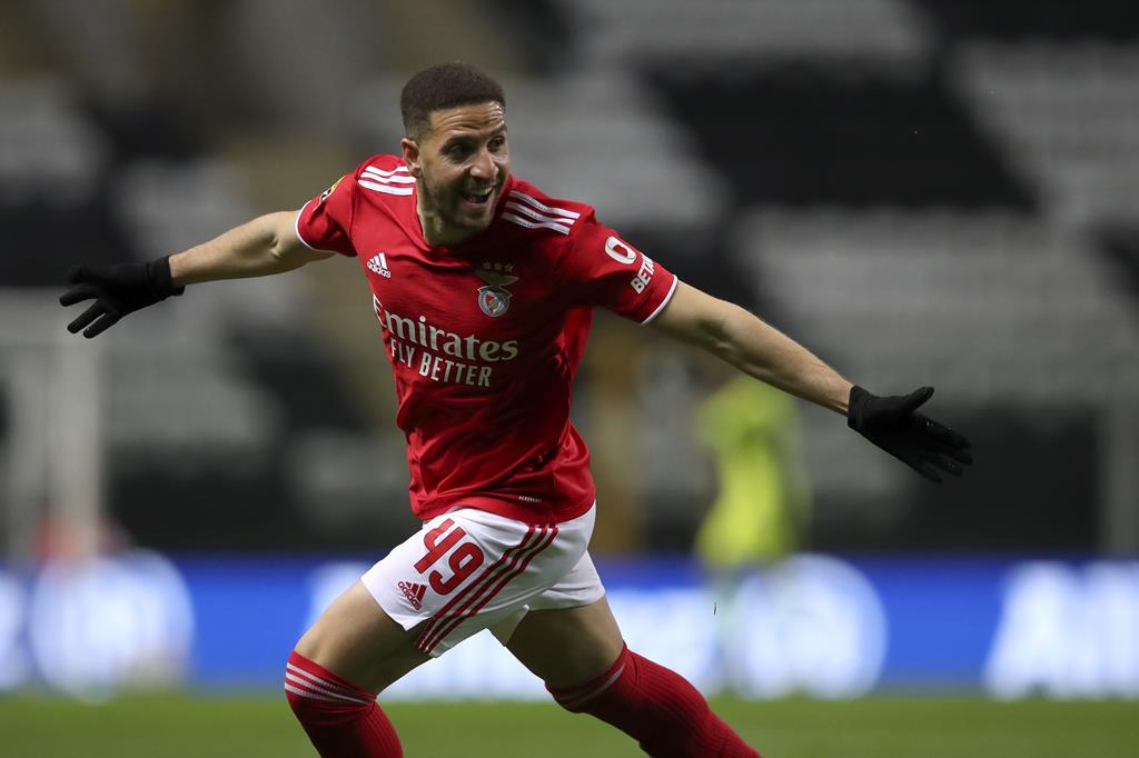Taarabt despede-se do Benfica e assina pelo Al Nasr - Renascença
