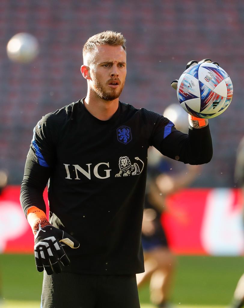 Brentford abre mercado com contratação de Mark Flekken - Renascença