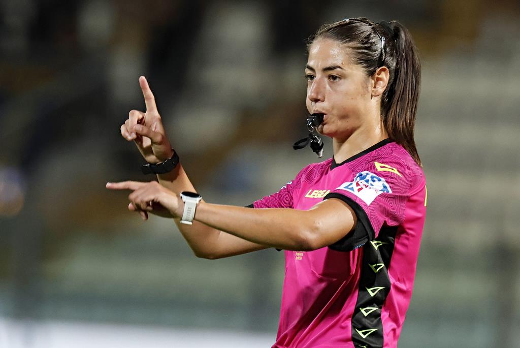 Maria Caputi vai ser a primeira mulher a arbitrar um jogo da Liga ...