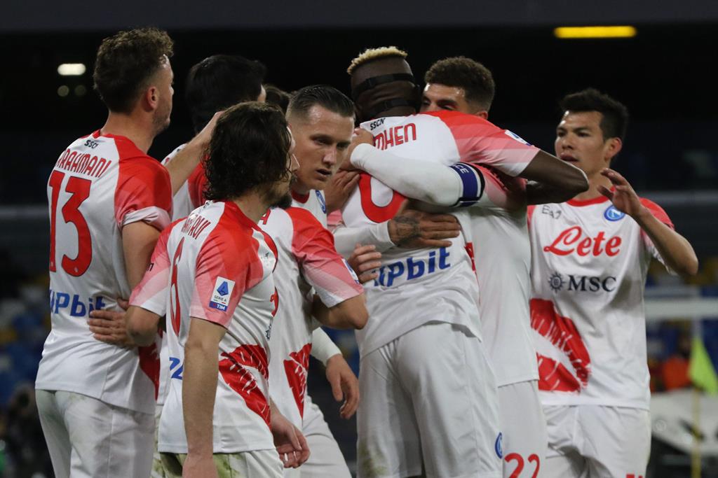 Nápoles, primeiro, derrota a Cremonese, último - Renascença