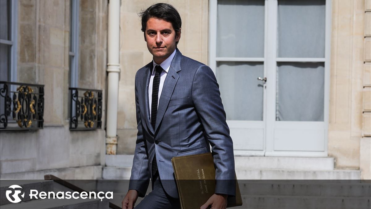 França. Macron nomeia jovem ministro Gabriel Attal para chefiar Governo ... França. Macron nomeia jovem ministro Gabriel Attal para chefiar Governo ...