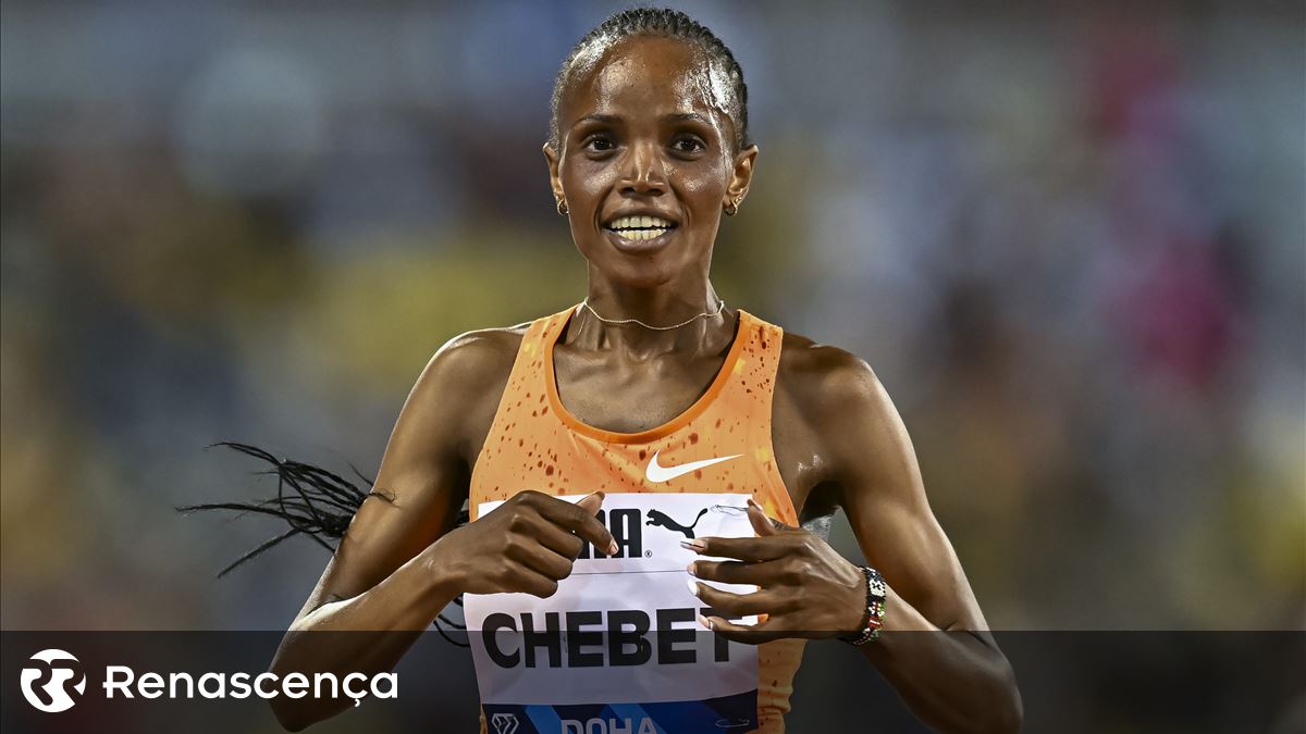 Beatrice Chebet é a primeira mulher a correr os 5 km estrada abaixo dos ...