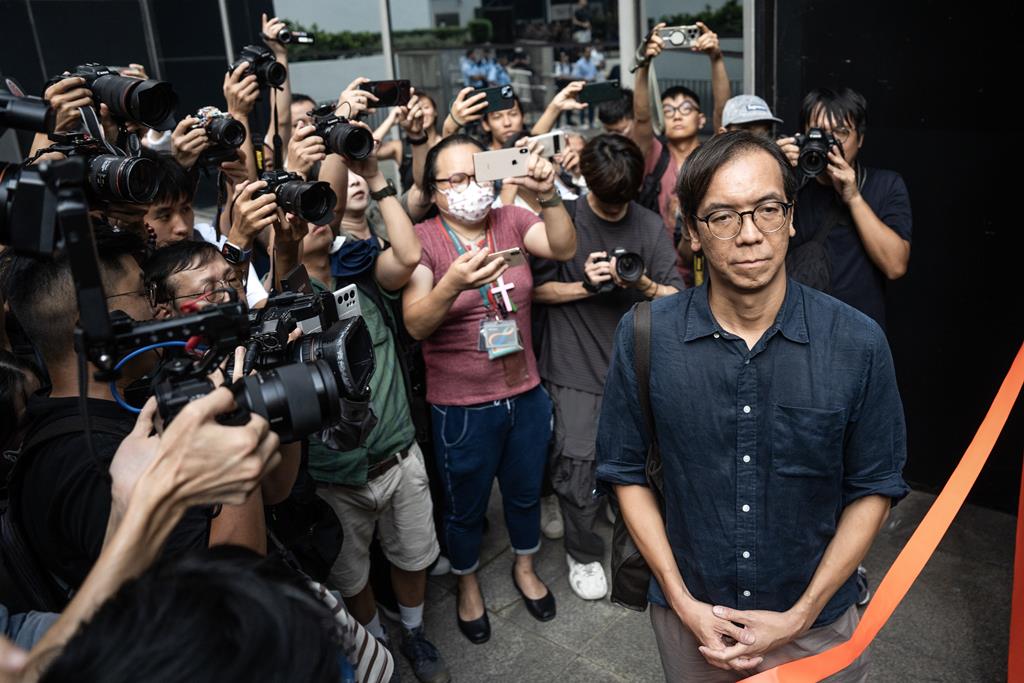 Hong Kong. Dois jornalistas condenados por conspirar contra o regime ...