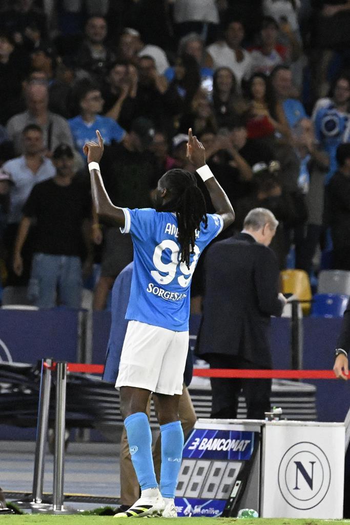 Nápoles ganha com golo nos descontos - Renascença