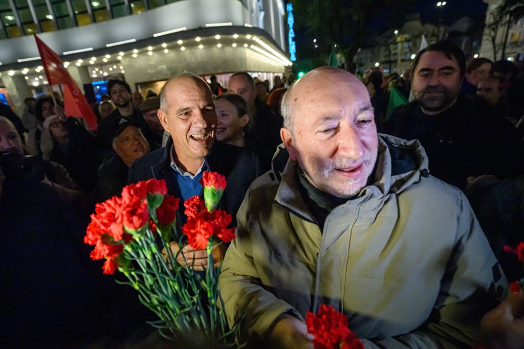 António Filipe reforça apelo ao voto na tradicional descida de Santa ...