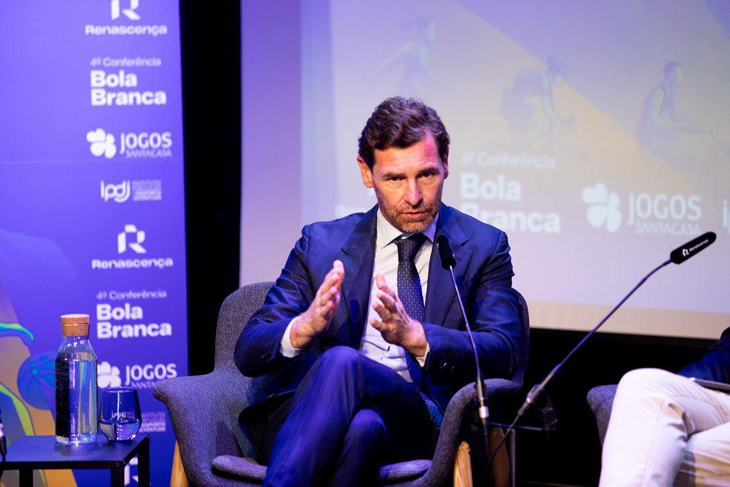 Villas-Boas traça mercado. Segurar Rodrigo Mora e Diogo Costa e comprar ...