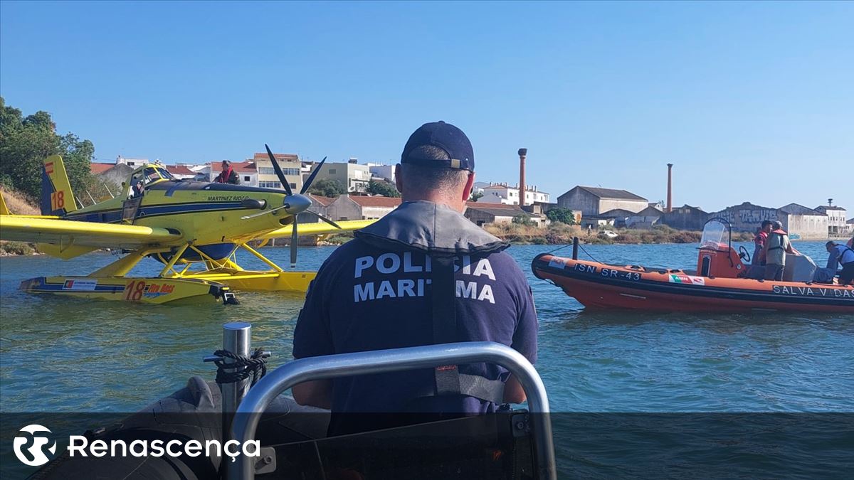 Avião de combate a incêndios faz amaragem de emergência no rio Arade ...