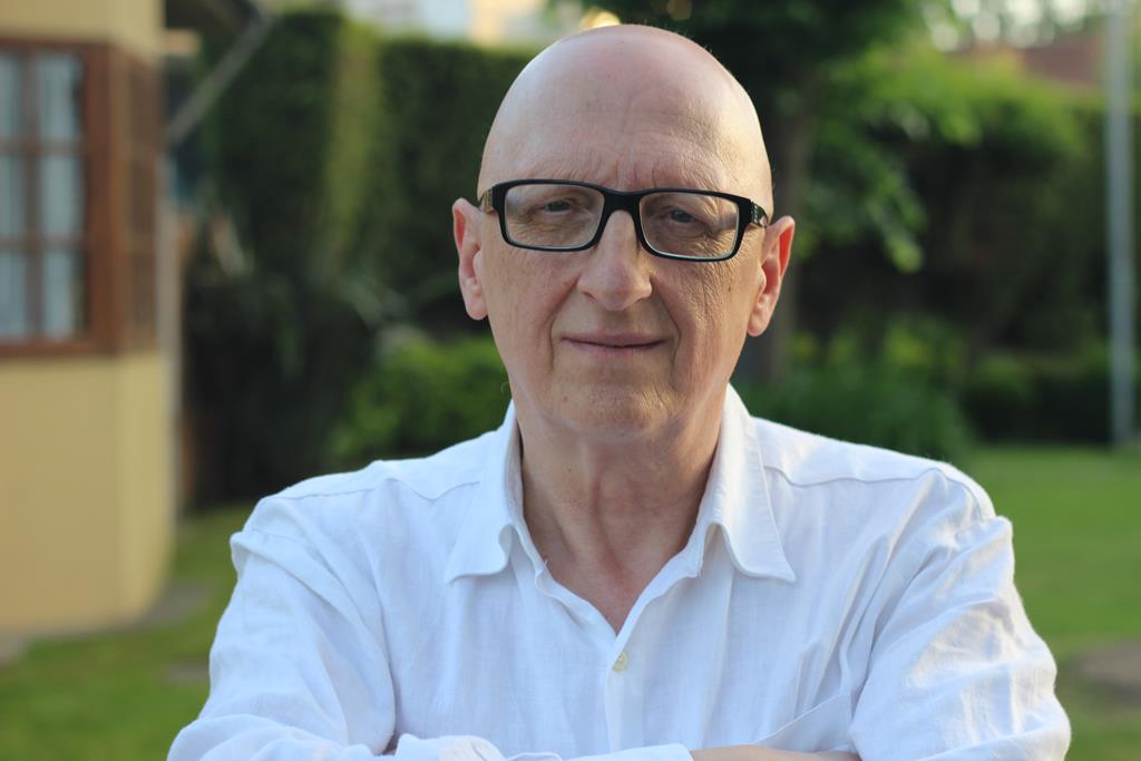 O colapso da Segurança Social e os refugiados são temas do romance de ...