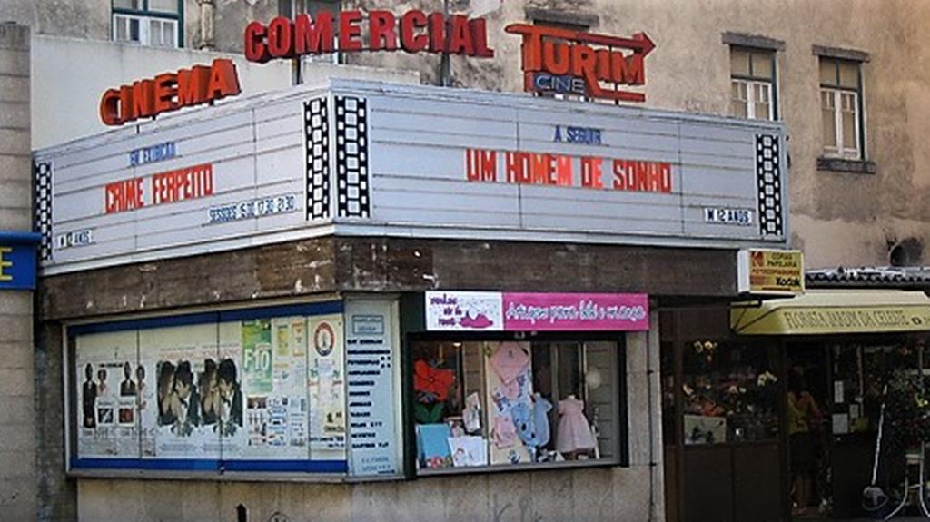 Carro de “Regresso ao Futuro” em Lisboa para reativação do cine-teatro ...