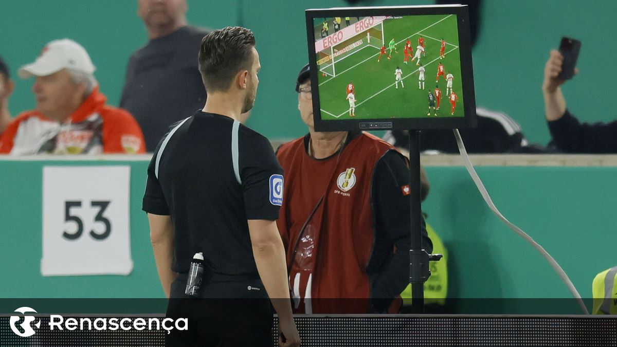 Árbitros da Bundesliga vão explicar ao público decisões com recurso ao ...