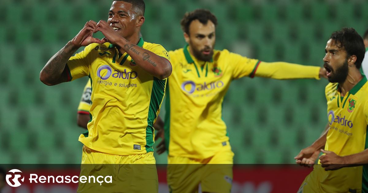 Douglas Tanque eleito melhor avançado do mês da I Liga - Renascença