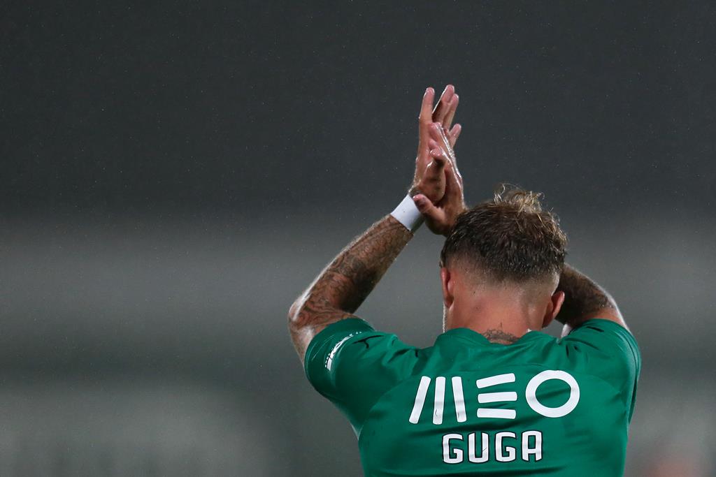 Guga quer dar o salto, mas só troca o Rio Ave por um grande - Renascença