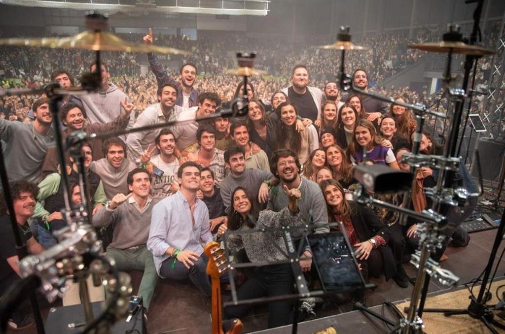 Hakuna Group Music. A banda que nasceu "com umas cervejas" e agora vai ...