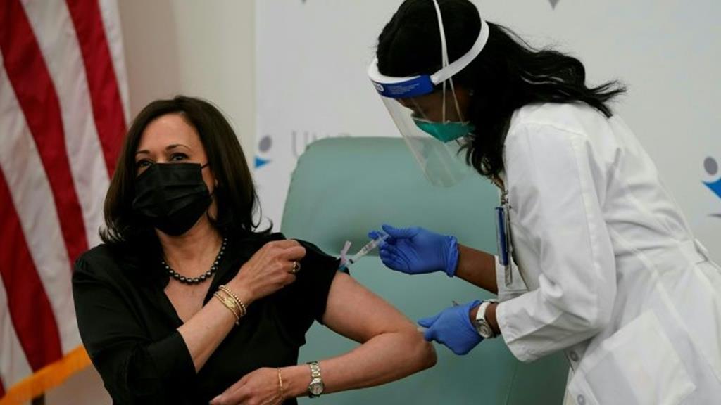 Covid-19. Kamala Harris vacinou-se em direto e pediu confiança no ...