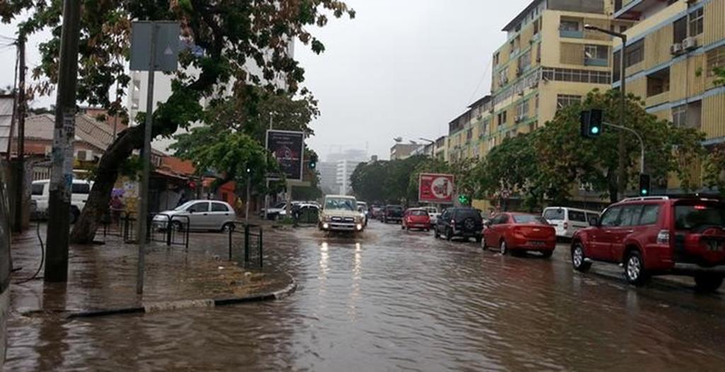 Chuvas torrenciais em Luanda provocaram 14 mortos e mais de 8.000 ...