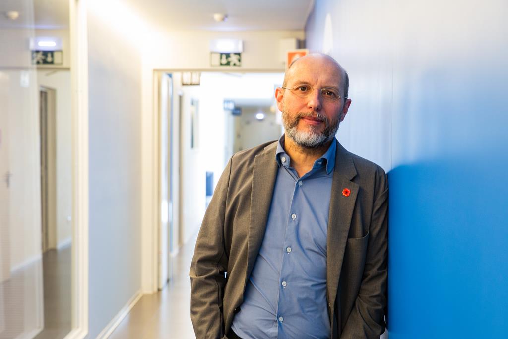 Mais reconhecido, atrevido e ambicioso. Livre luta por si e por uma ...