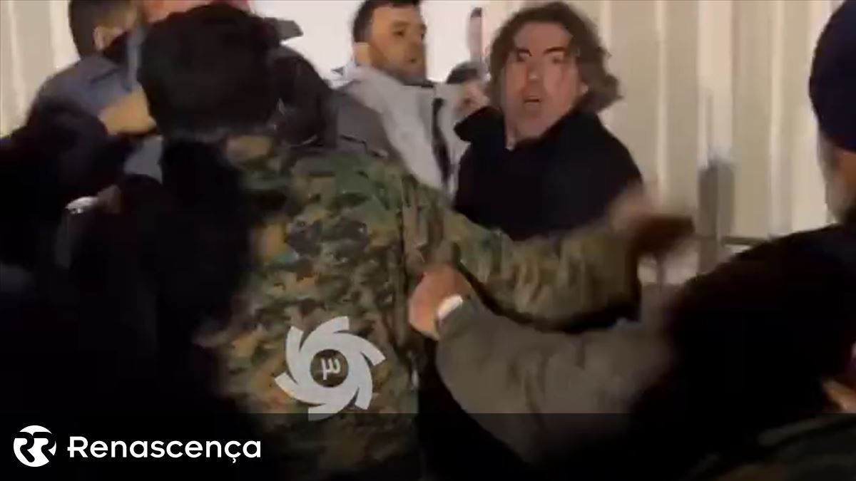 Sá Pinto é expulso e sai empurrado por segurança no Irão. Veja o vídeo ...